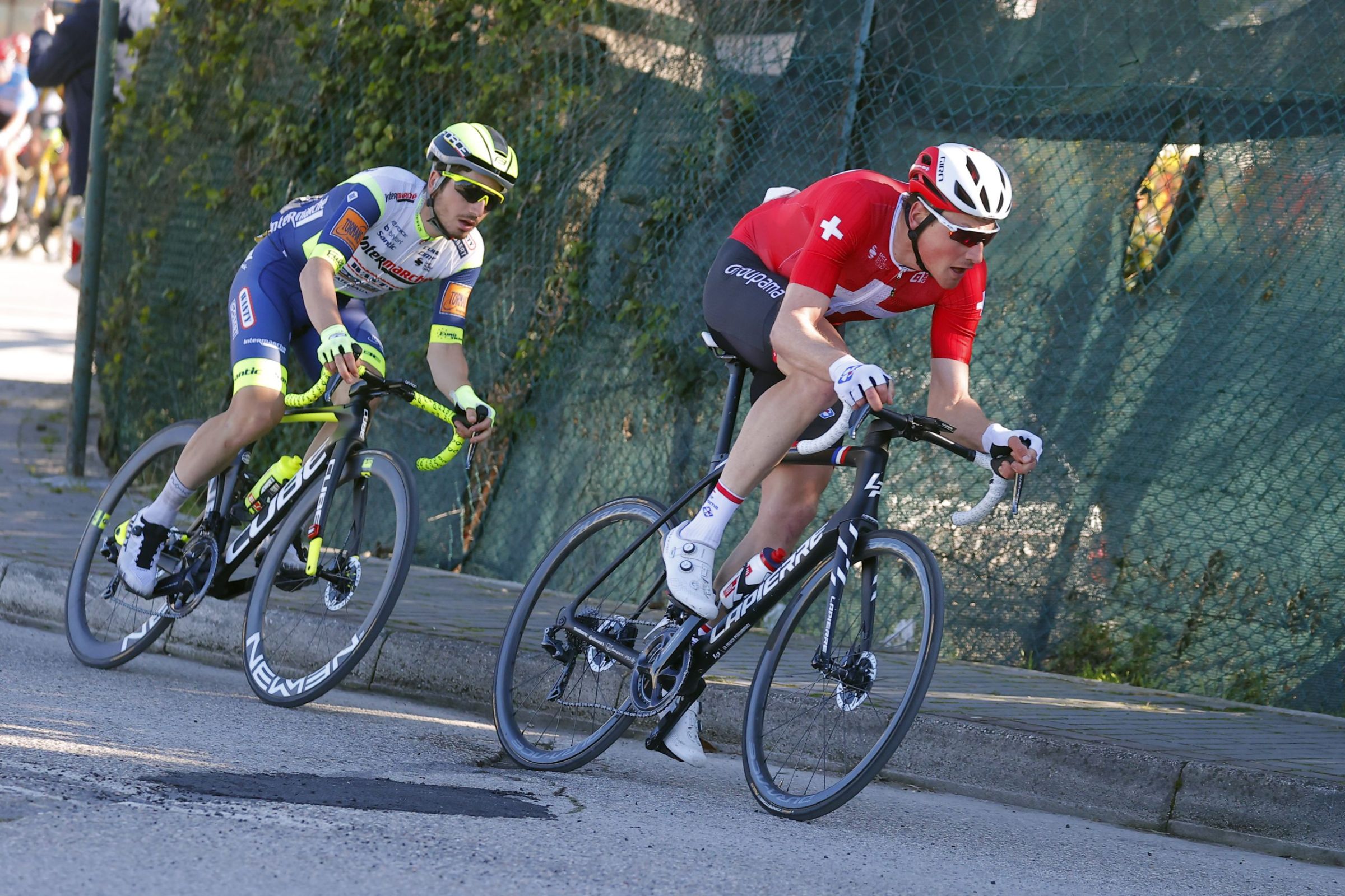 Stefan Küng et Kevin Geniets se testent