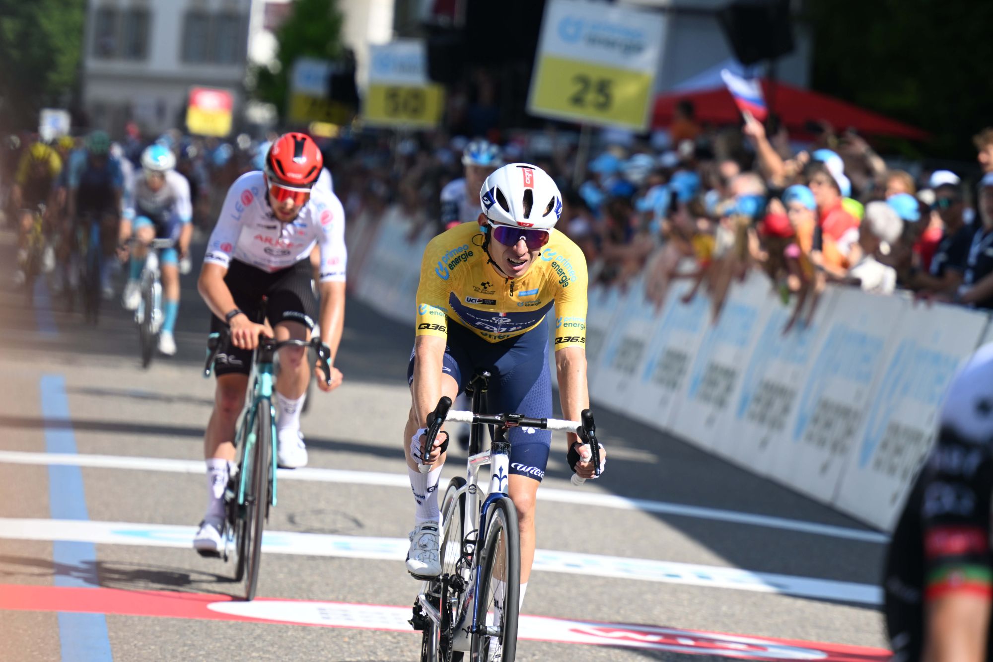 Romain Grégoire places 4th and retains the jersey